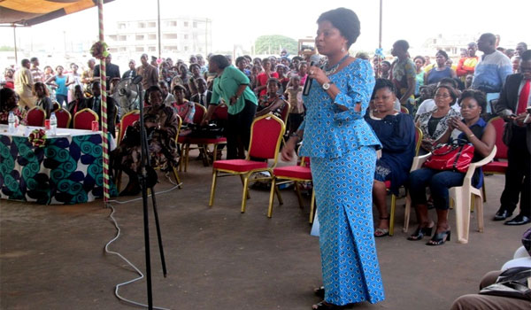 Ingrid Awade en tournée : Mobilisation des femmes du marché Hédranawoé ...